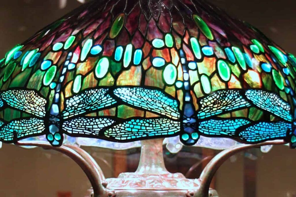 Evaluating lamp shade shapes, sizes and materials