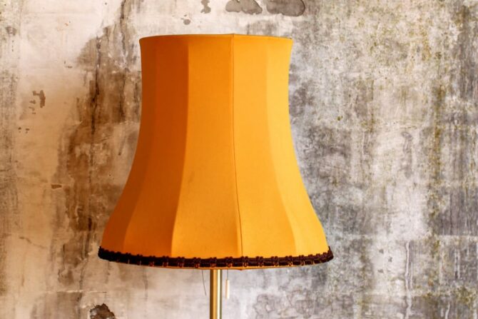 Evaluating lamp shade shapes, sizes and materials