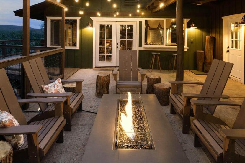 How to choose the right fire pit table design for patios